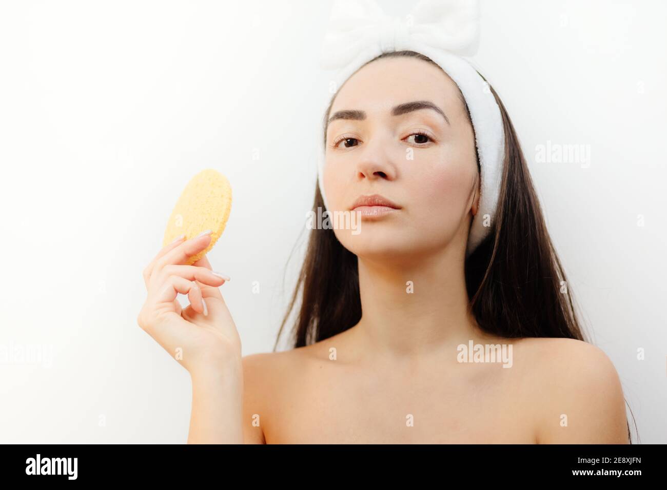 Face washing woman sponge hi-res stock photography and images - Alamy