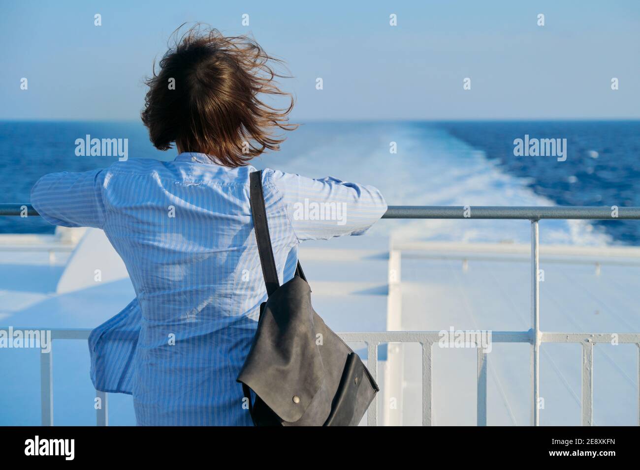 Back woman standing sea looking to horizon hi-res stock photography and ...