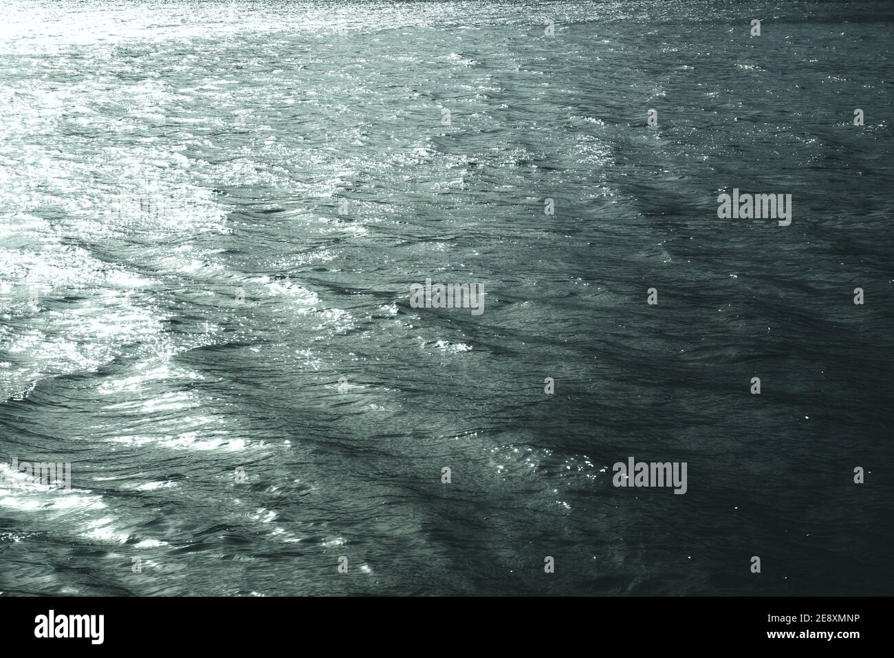 Choppy waters on a windy day on The Serpentine, Hyde park, London, UK ...