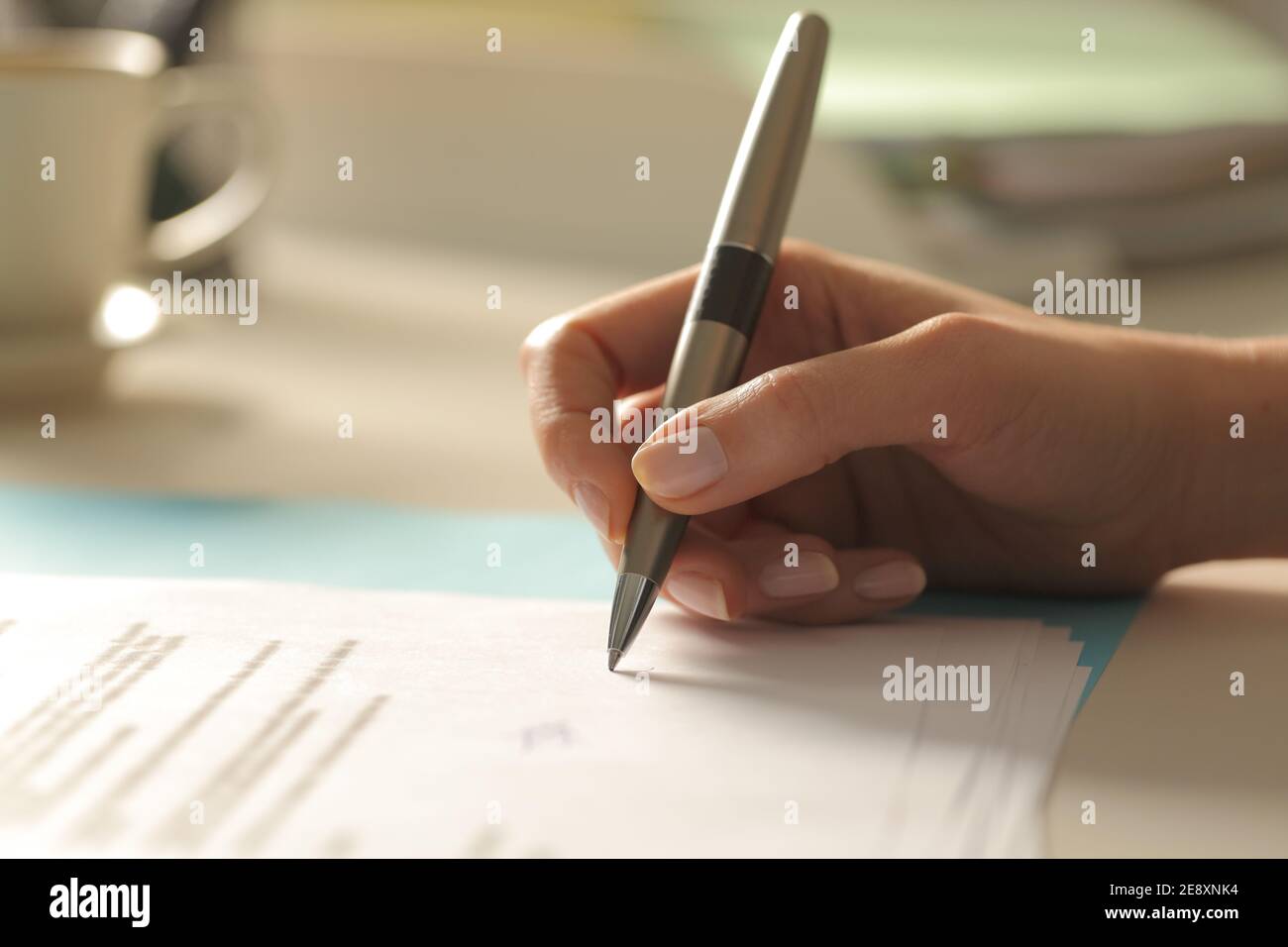 Singing of a contract hi-res stock photography and images - Alamy