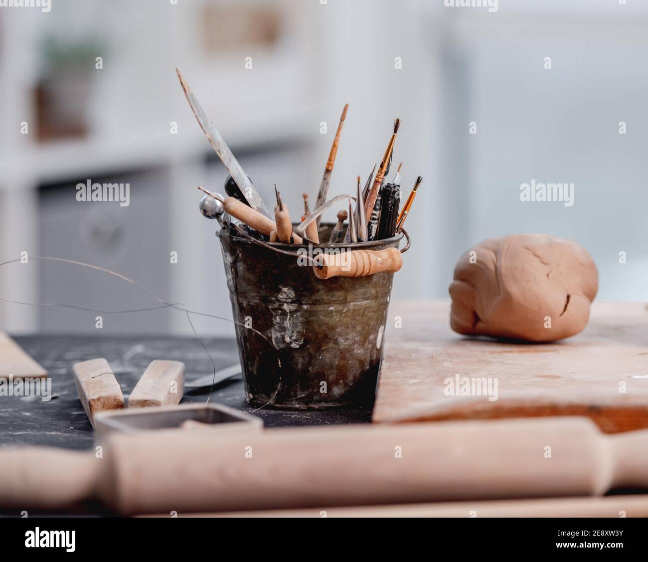 Handmade pottery making workshop hi-res stock photography and images ...