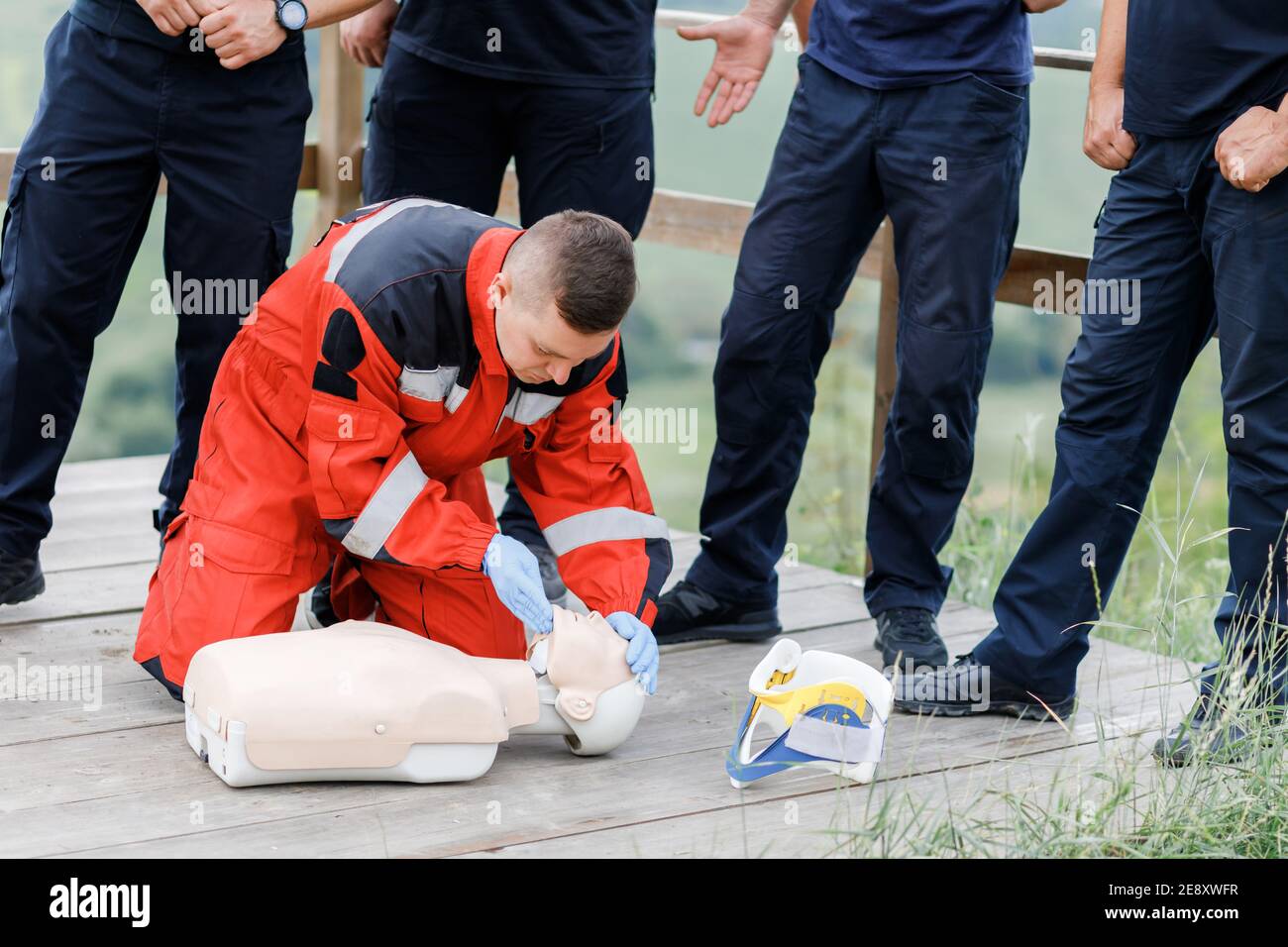 The man shows the provision of first aid in the educational process ...