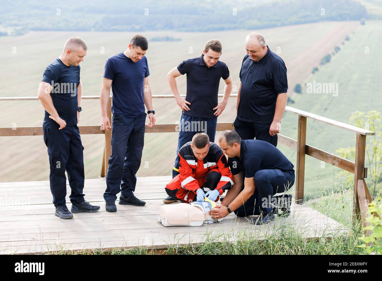 The man shows the provision of first aid in the educational process ...