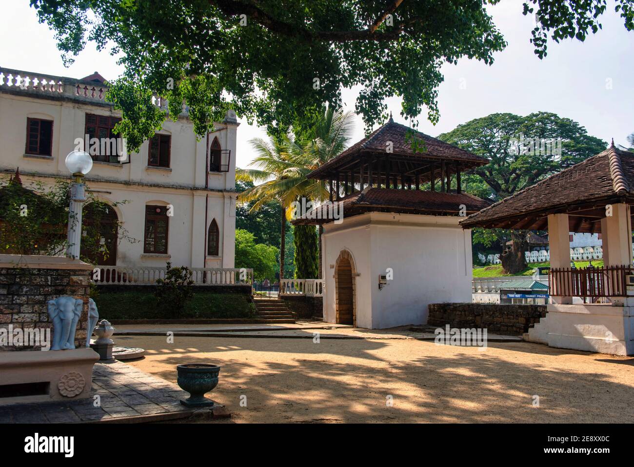 Kandy, Temple of the Tooth, exterior Architecture Stock Photo - Alamy