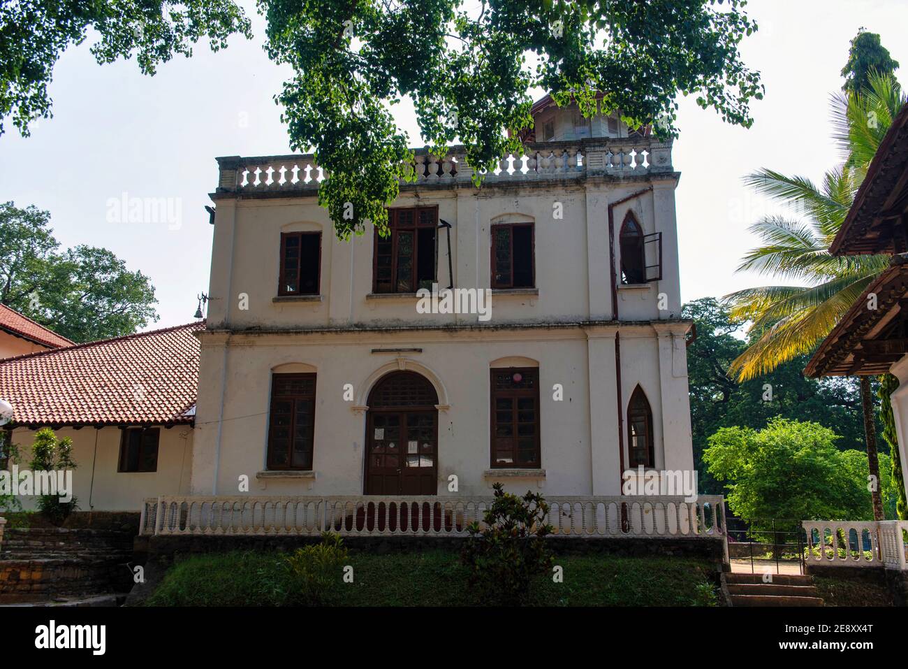 Kandy, Temple of the Tooth, exterior Architecture Stock Photo - Alamy