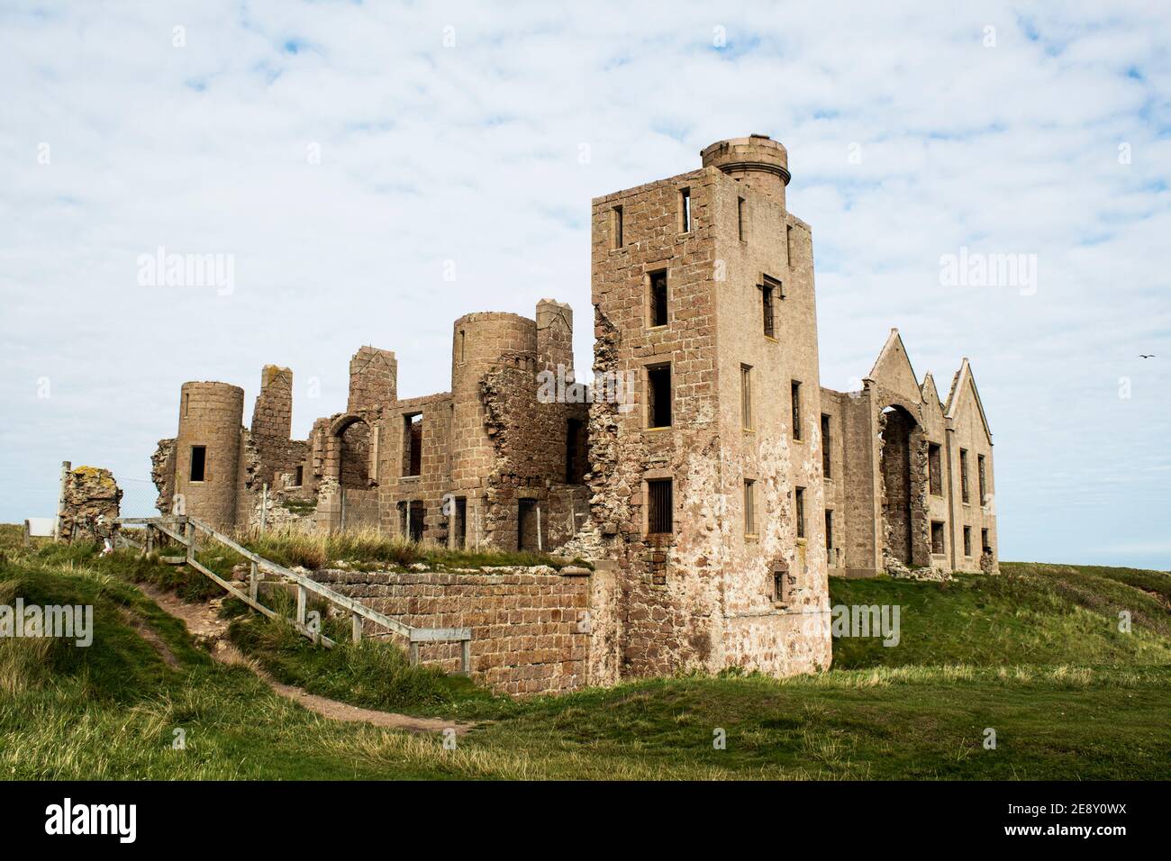 Slains castle hi-res stock photography and images - Alamy