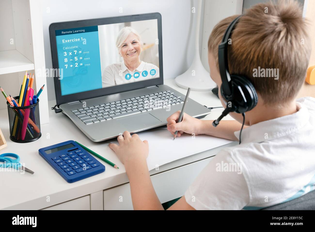 Interactive online learning hi-res stock photography and images - Alamy