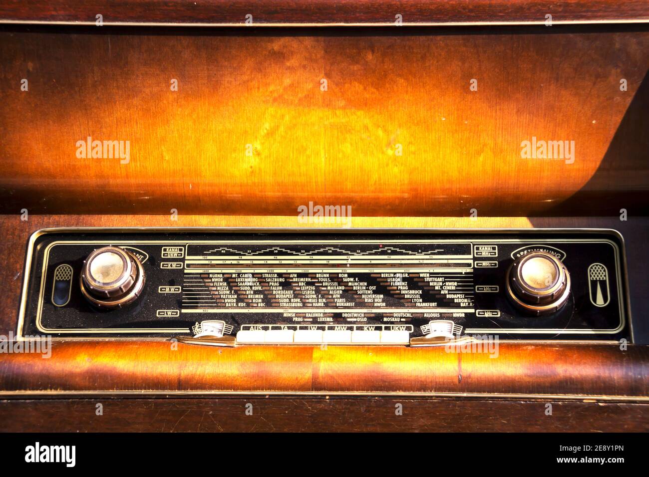 Old radio from 1950 and the years hi-res stock photography and images ...