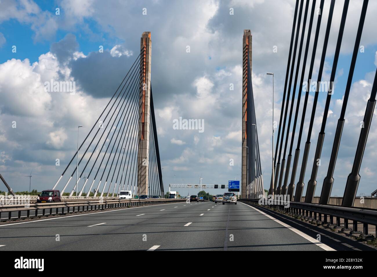 100 km sign hi-res stock photography and images - Alamy