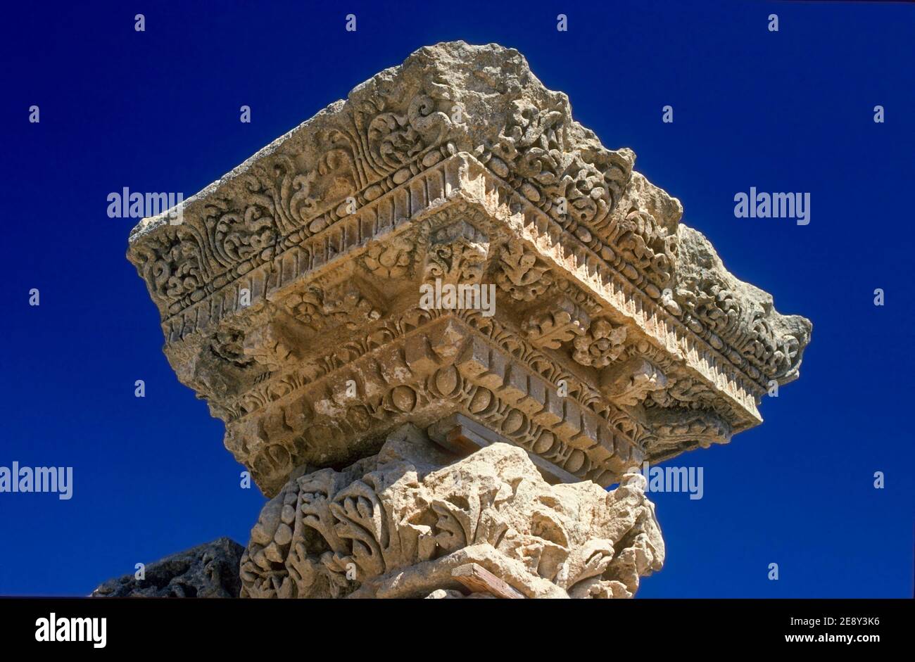 Top of Roman column Jerash Jordan Stock Photo - Alamy