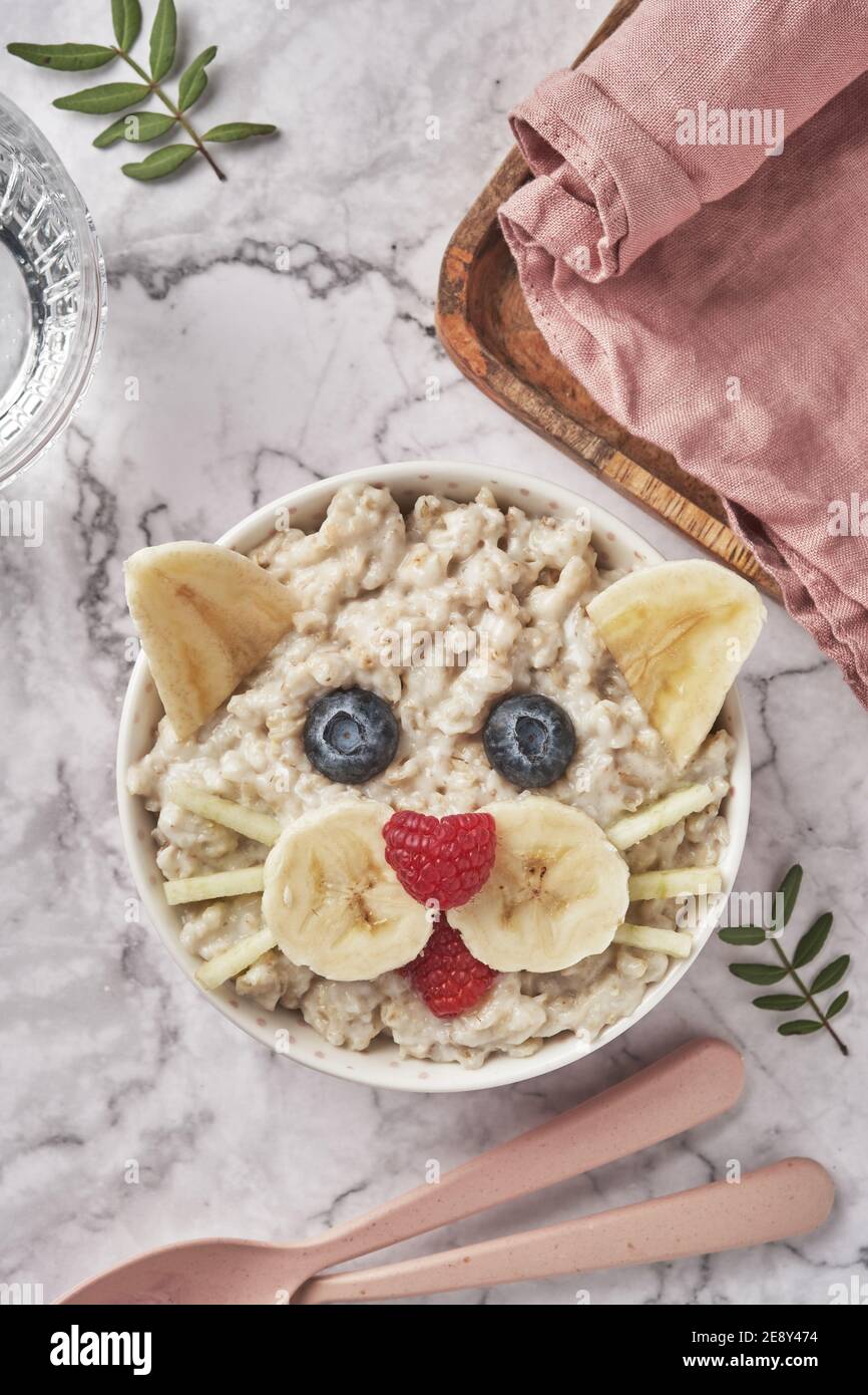 Cat kitten porridge oatmeal breakfast hi-res stock photography and ...