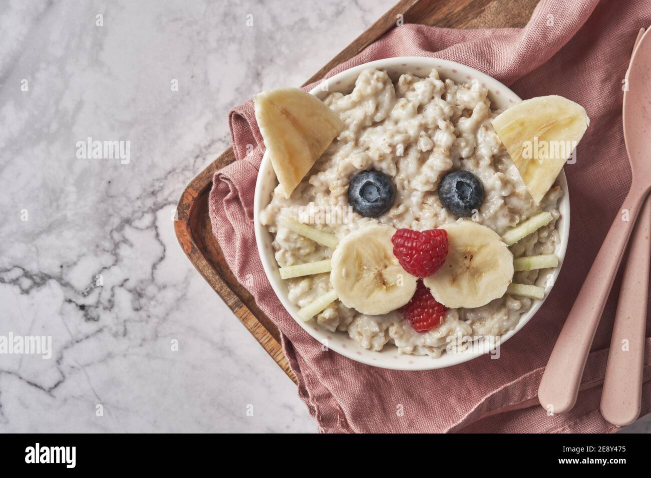 Cat kitten porridge oatmeal breakfast hi-res stock photography and ...