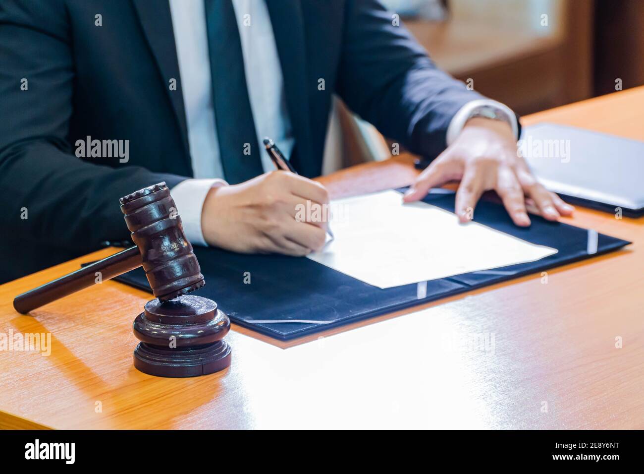 Photo Of Judge Wooden Hammer Stock Photo - Alamy