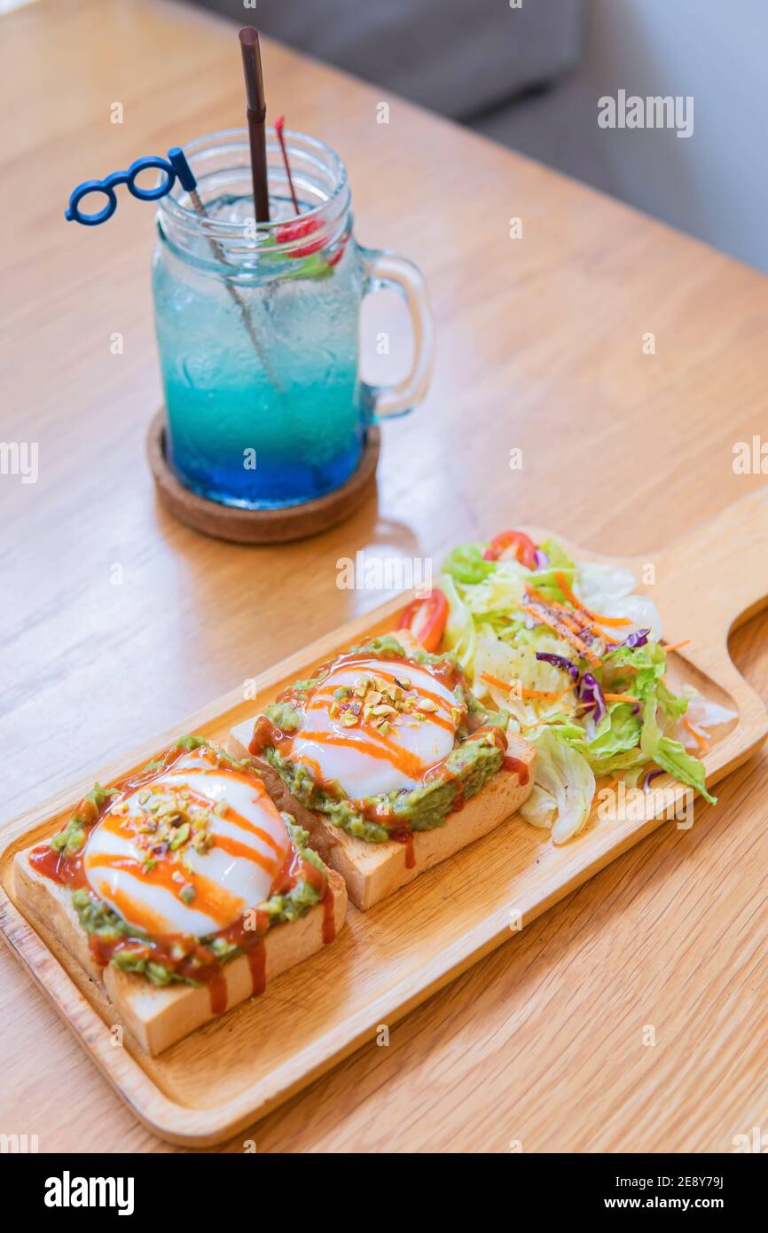 Fancy breakfast eggs benedict hi-res stock photography and images - Alamy