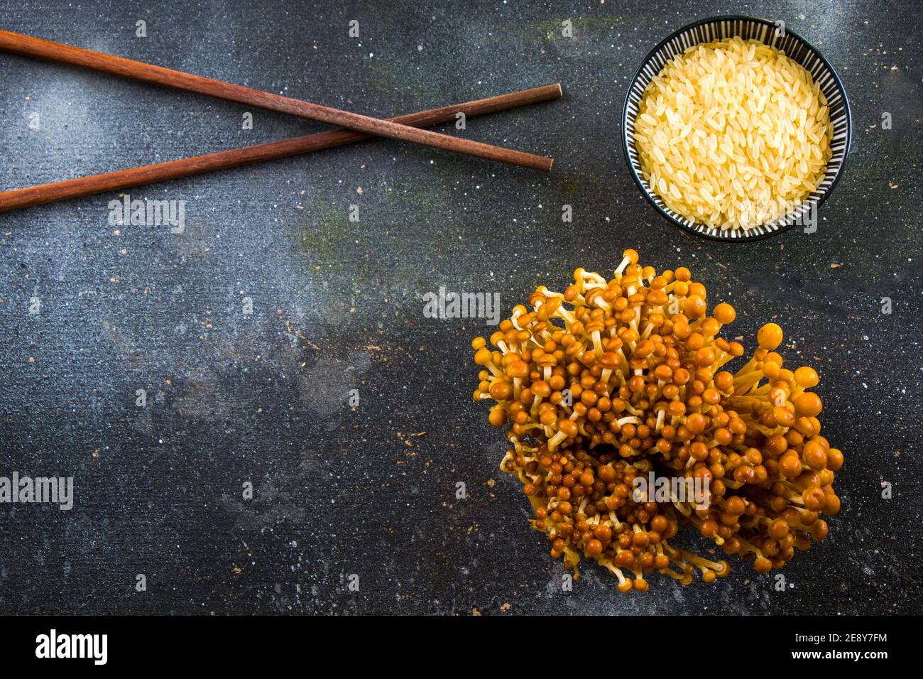 Golden brown Asian Enoki mushrooms, vegetable background, fungus Stock ...
