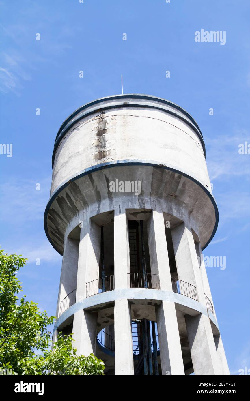 White and blue water tower hi-res stock photography and images - Alamy