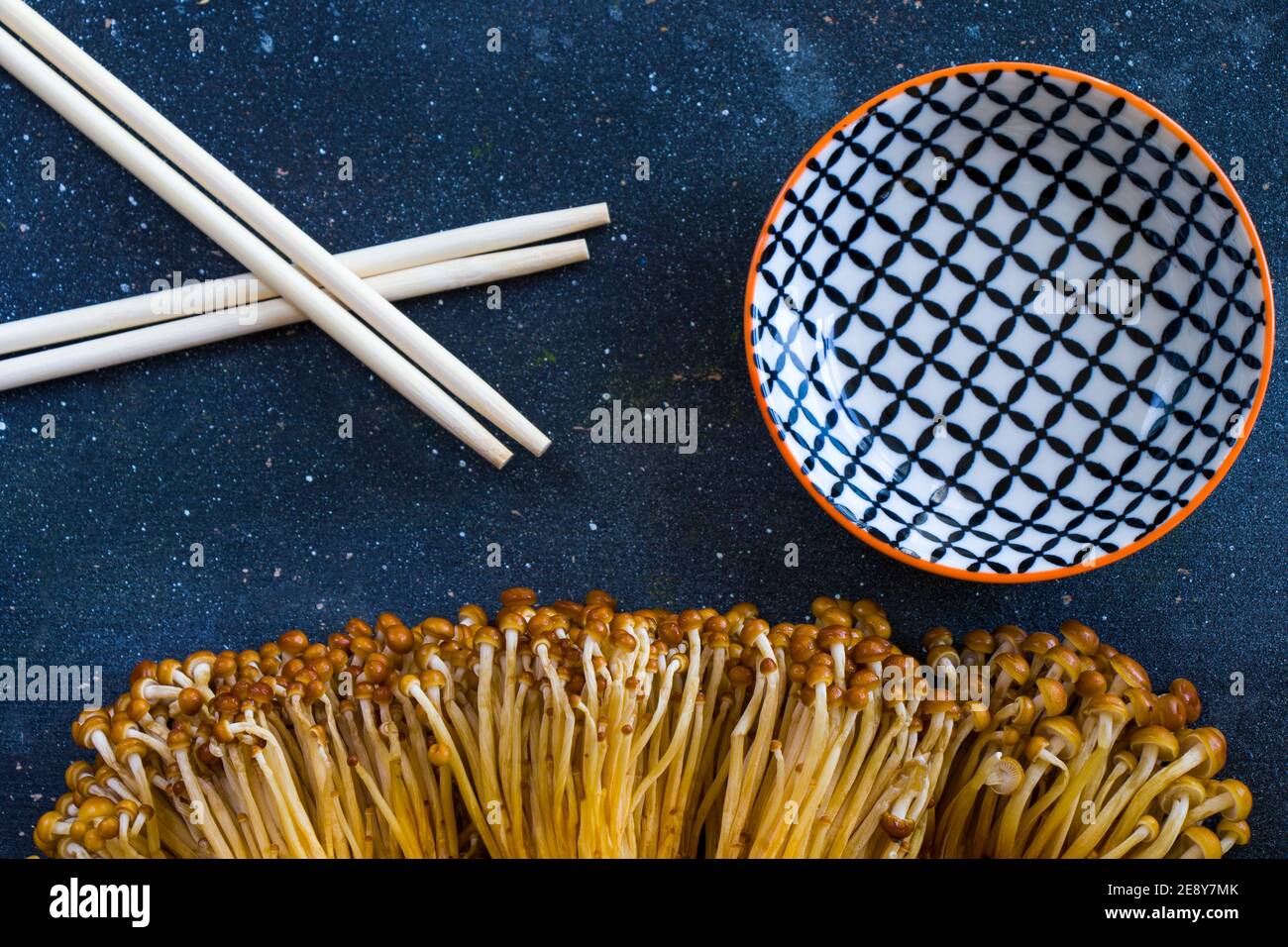 Golden brown asian Enoki mushrooms, vegetable background, fungus Stock ...