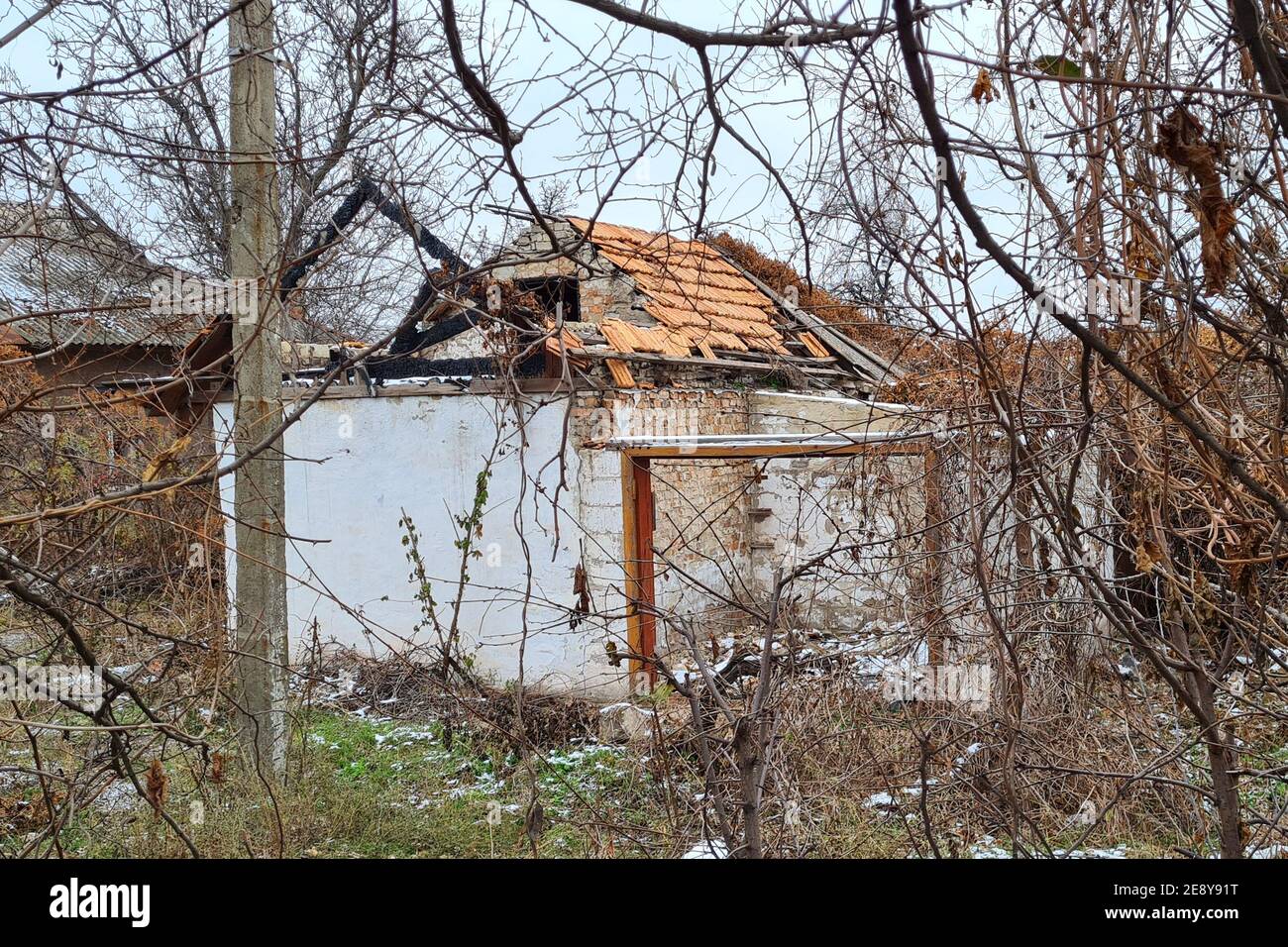 Abandoned destroyed old brick house on a countryside Stock Photo - Alamy