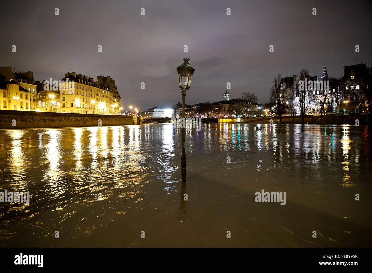 Paris street in rainy weather hi-res stock photography and images - Alamy