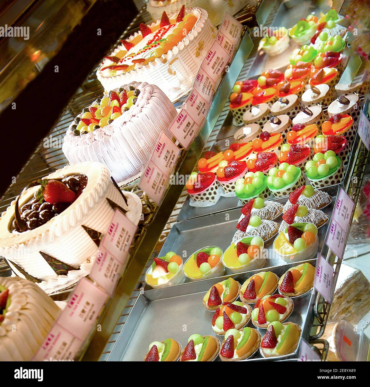 Chinatown nyc Asian bakery Stock Photo - Alamy