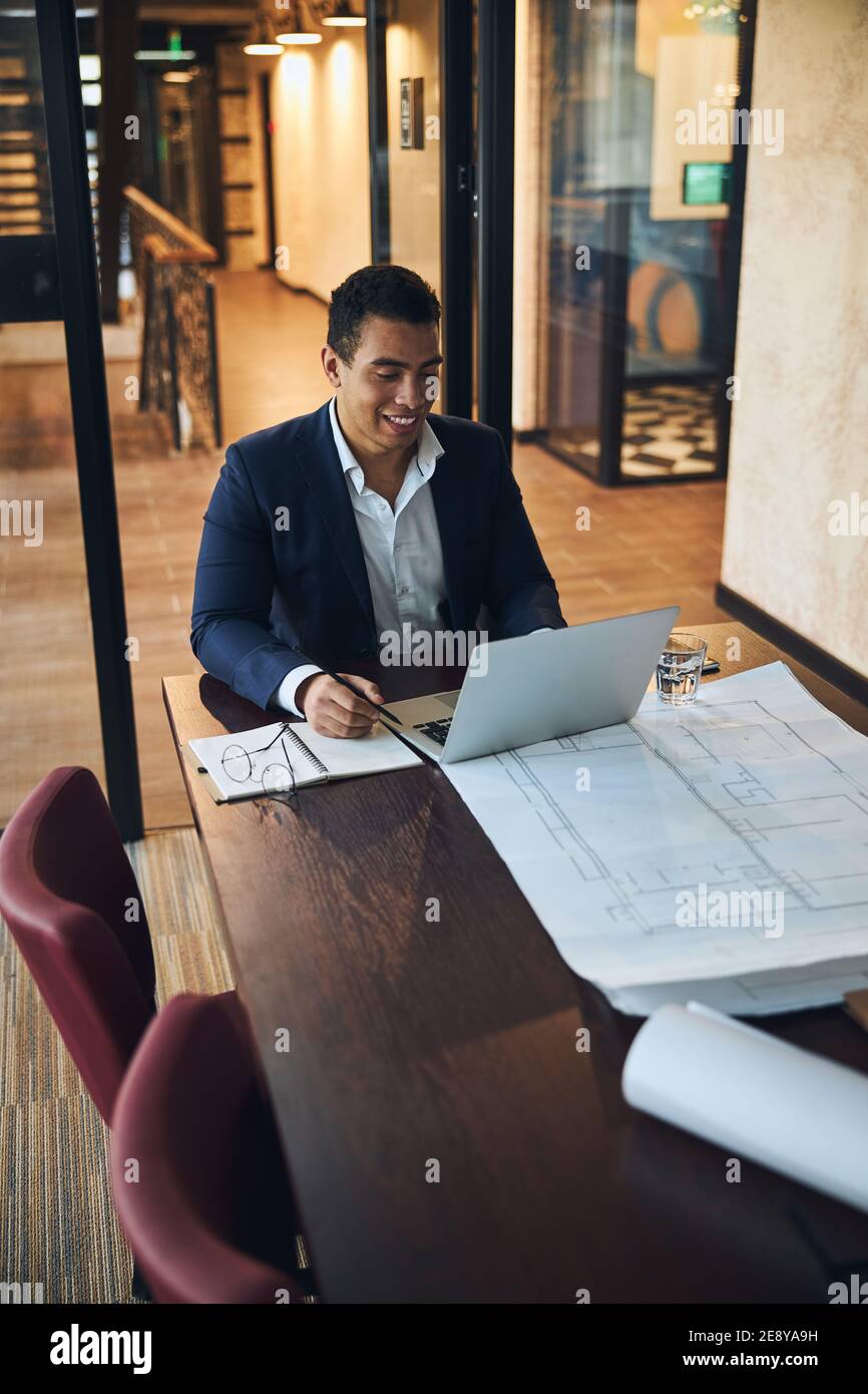 Architect using his laptop in the workplace Stock Photo - Alamy