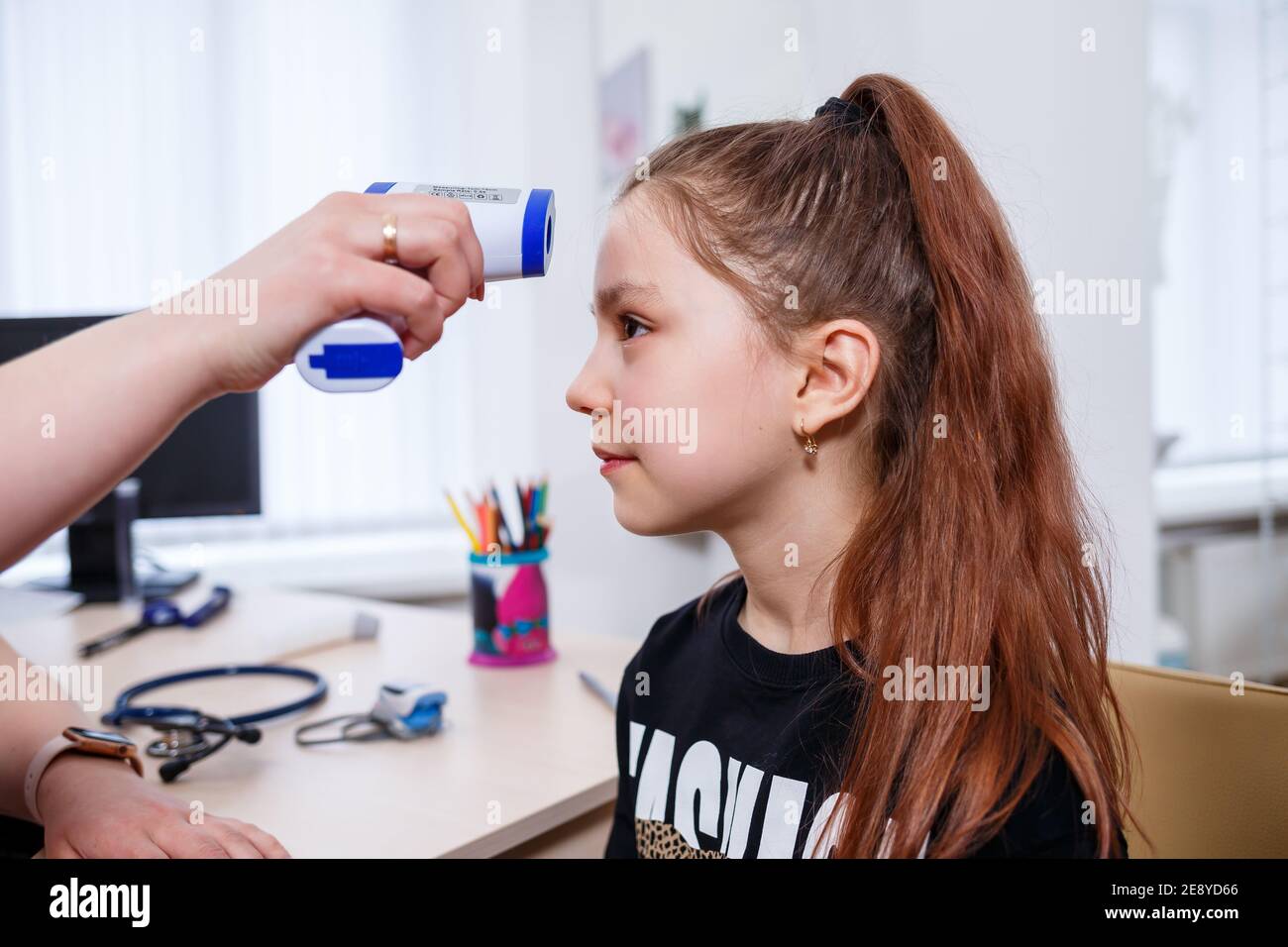 A child at the doctor's appointment, the doctor makes an examination of ...
