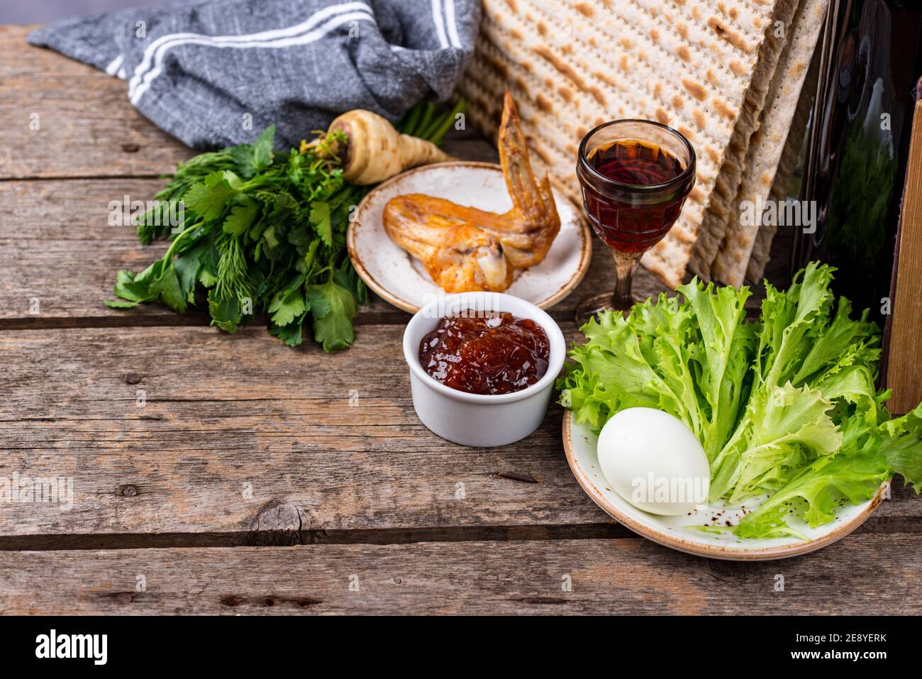 Symbolic of Jewish holiday Pesah Stock Photo - Alamy