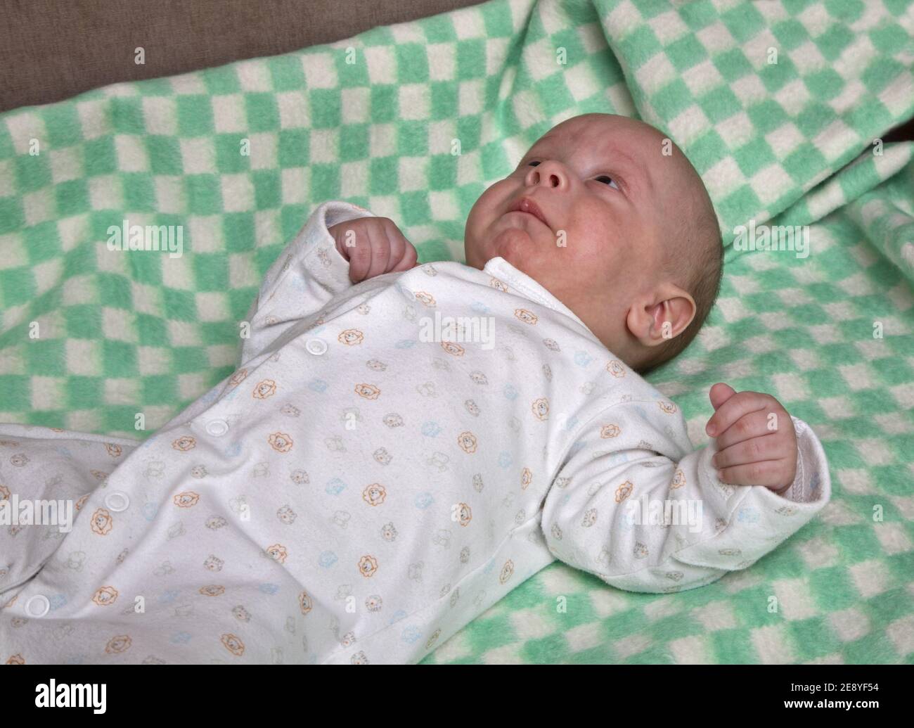 Small child crying hi-res stock photography and images - Alamy