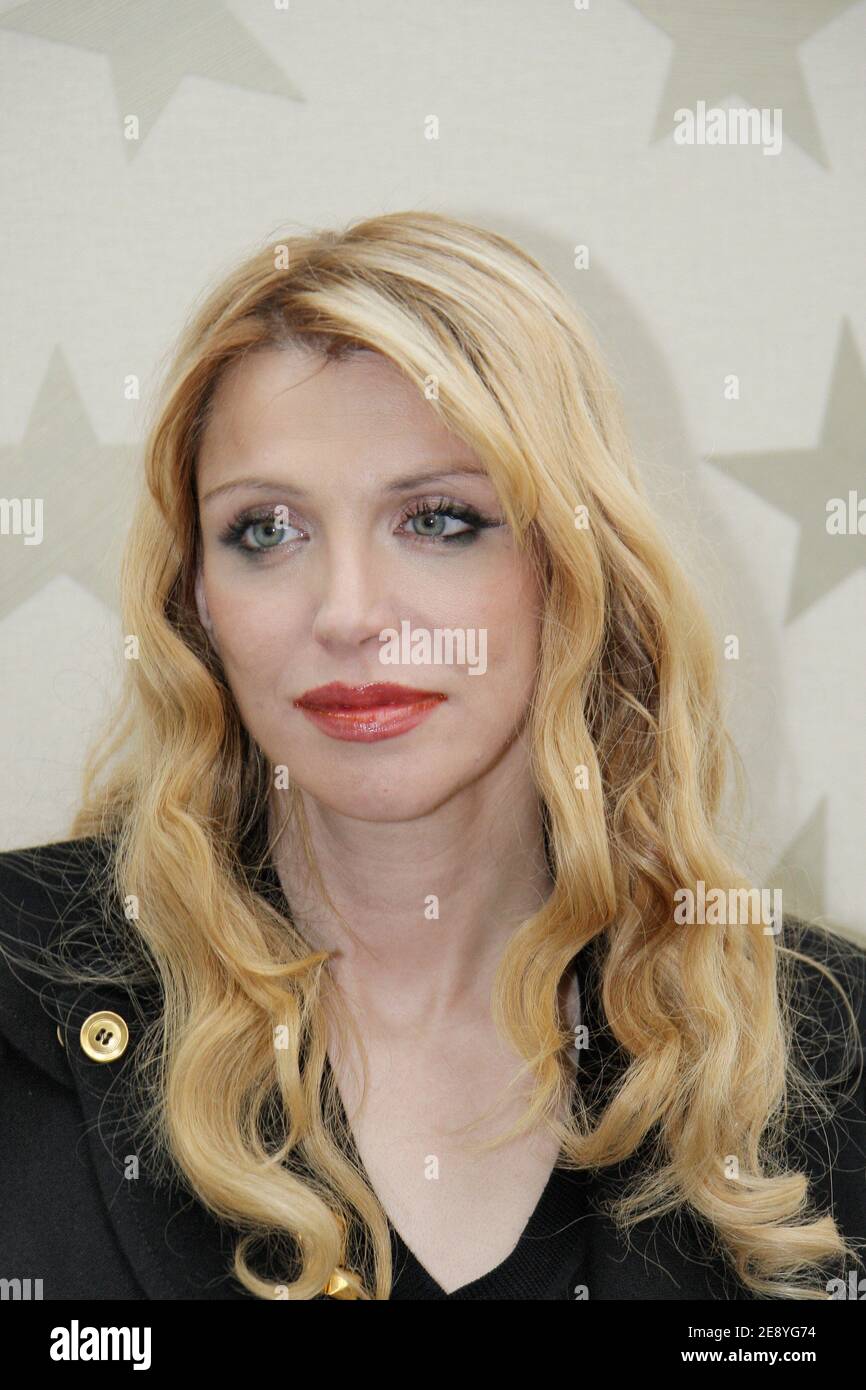Courtney Love attends the Chanel Spring-Summer 2008 Ready-to-Wear ...