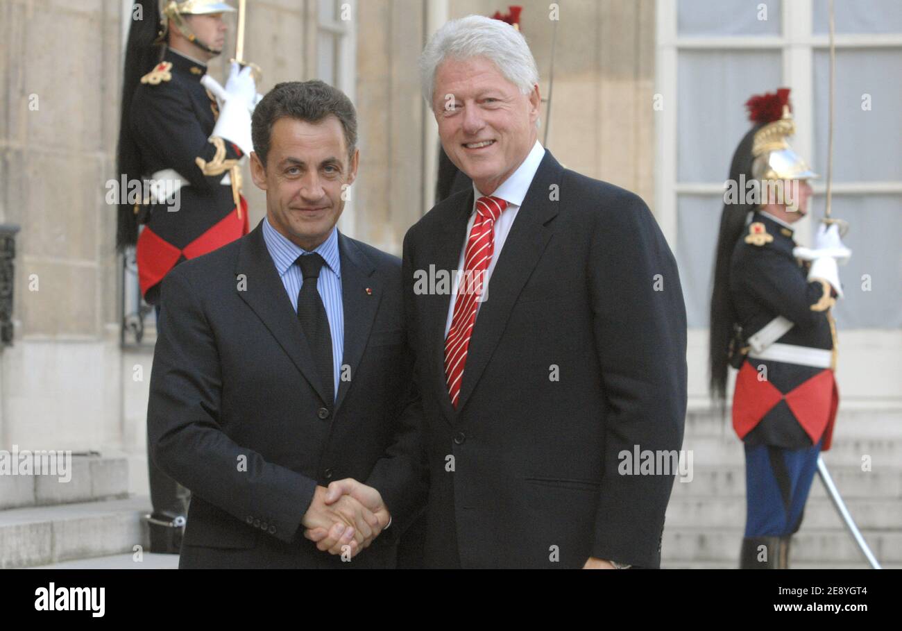 Former US President Bill Clinton is welcomed by French President ...