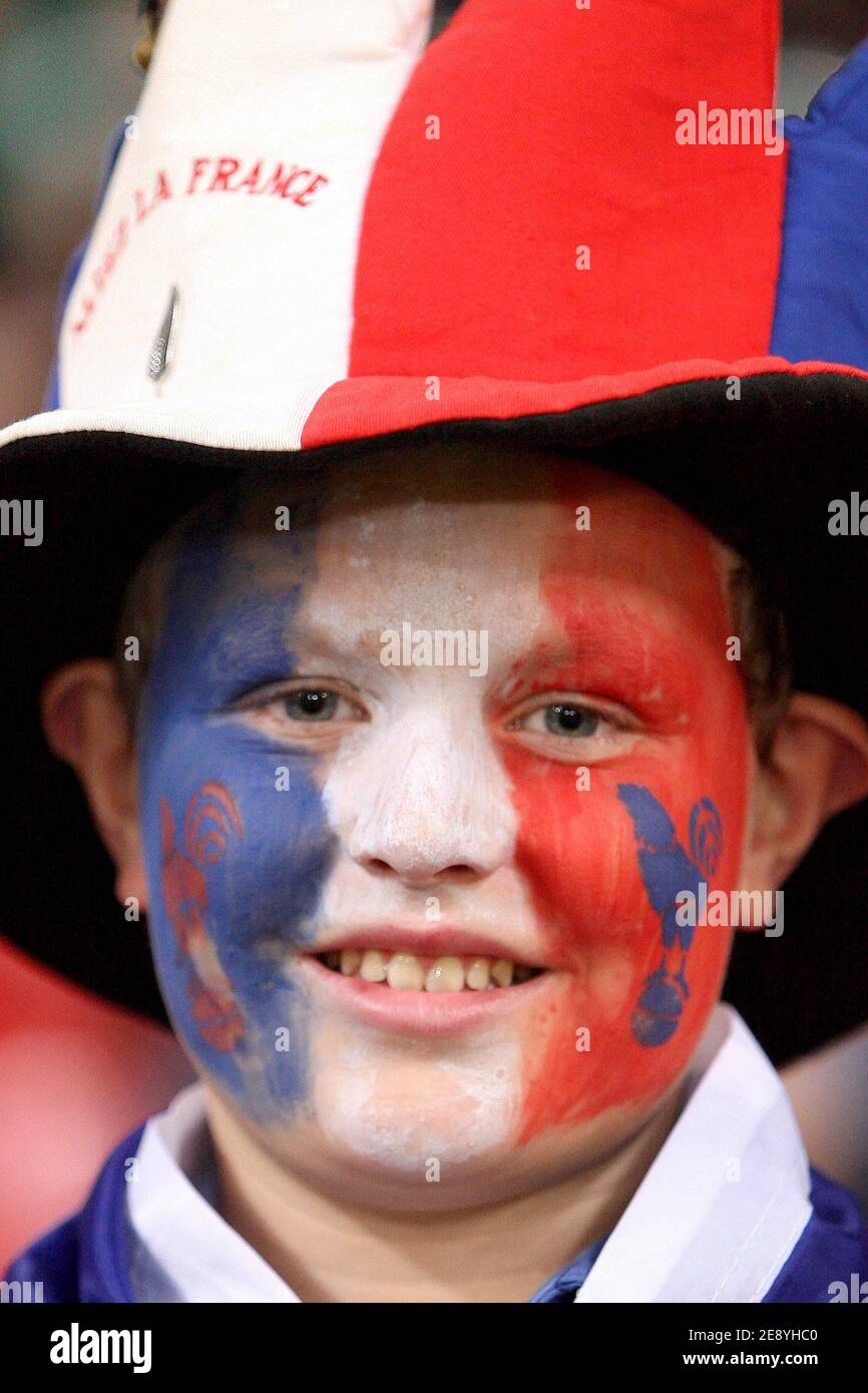 France's fan ahead of the IRB Rugby World Cup 2007, quarter final match ...