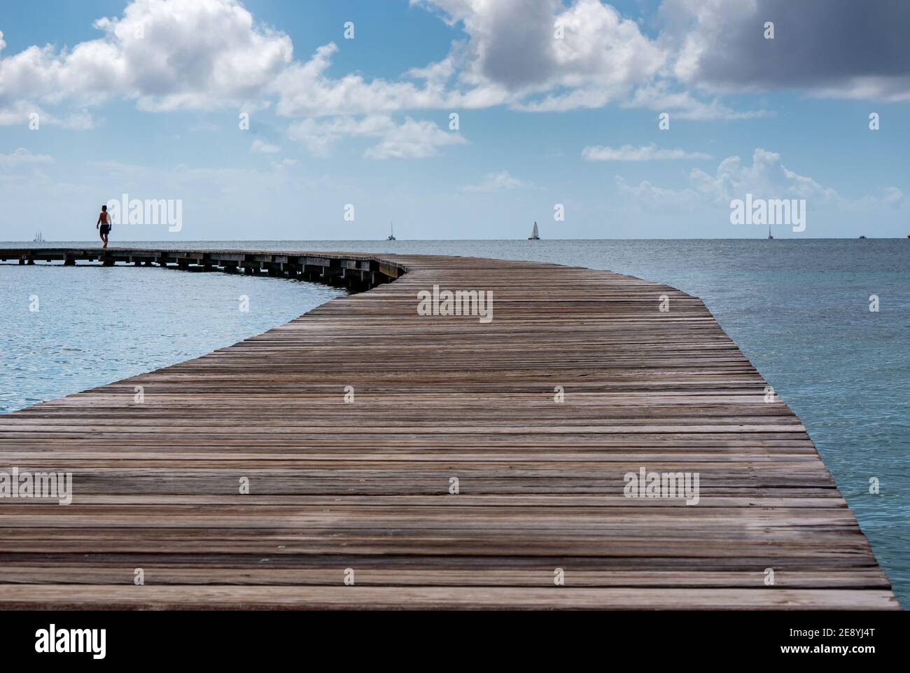 Curved pier hi-res stock photography and images - Alamy