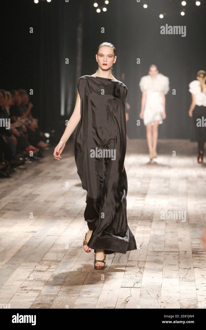 A model displays a creation by Israeli/US designer Alber Elbaz for ...