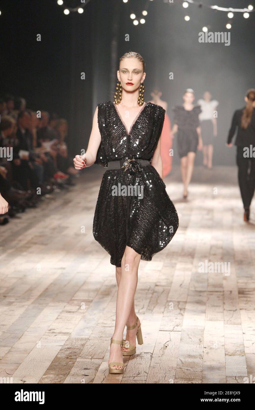 A model displays a creation by Israeli/US designer Alber Elbaz for ...