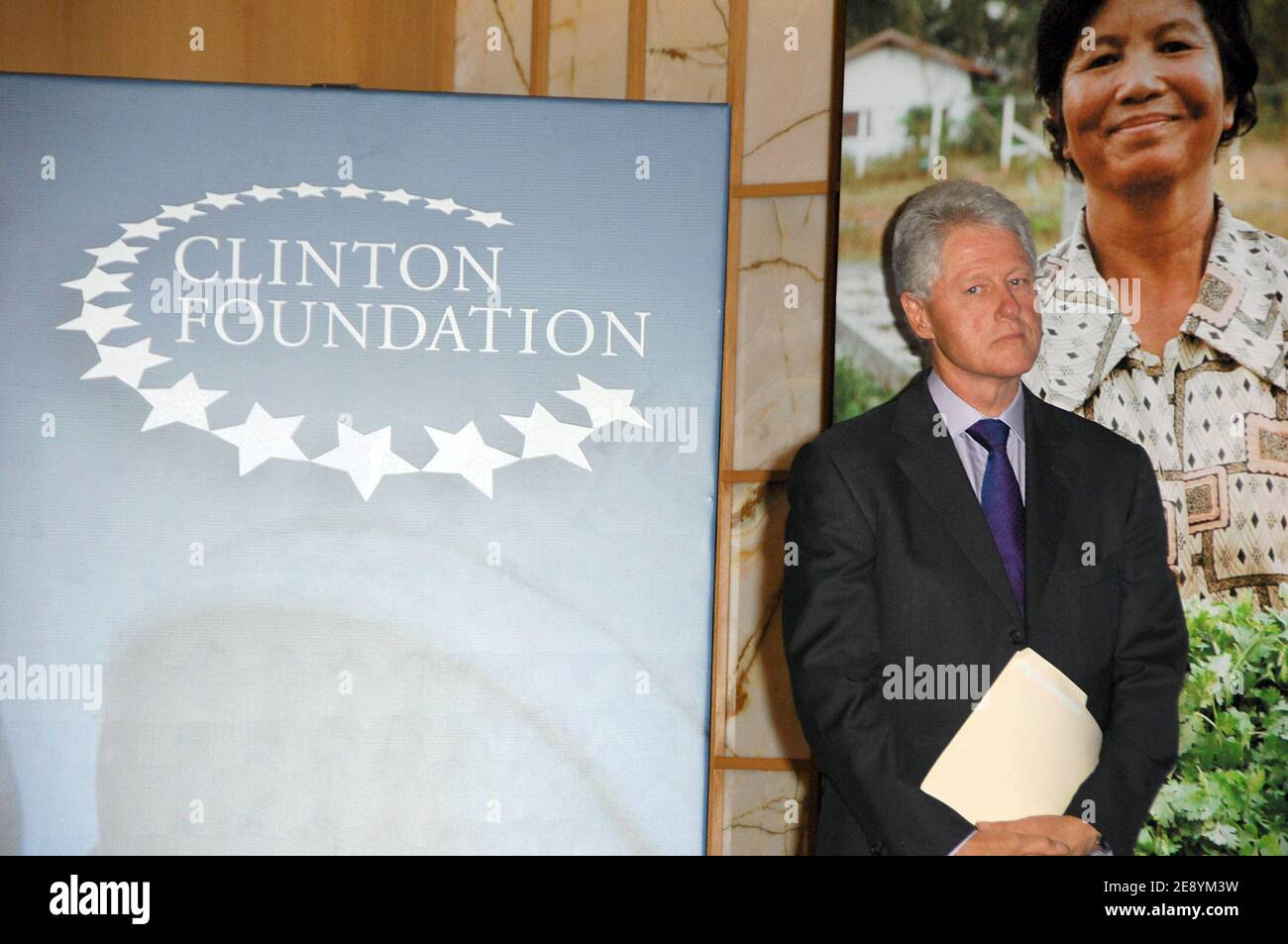 President bill clinton foundation hi-res stock photography and images ...