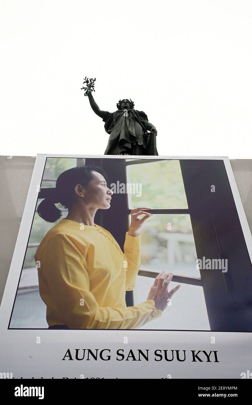 Unveiling of Aung San Suu Kyi's picture, hung up Place de la Republique ...