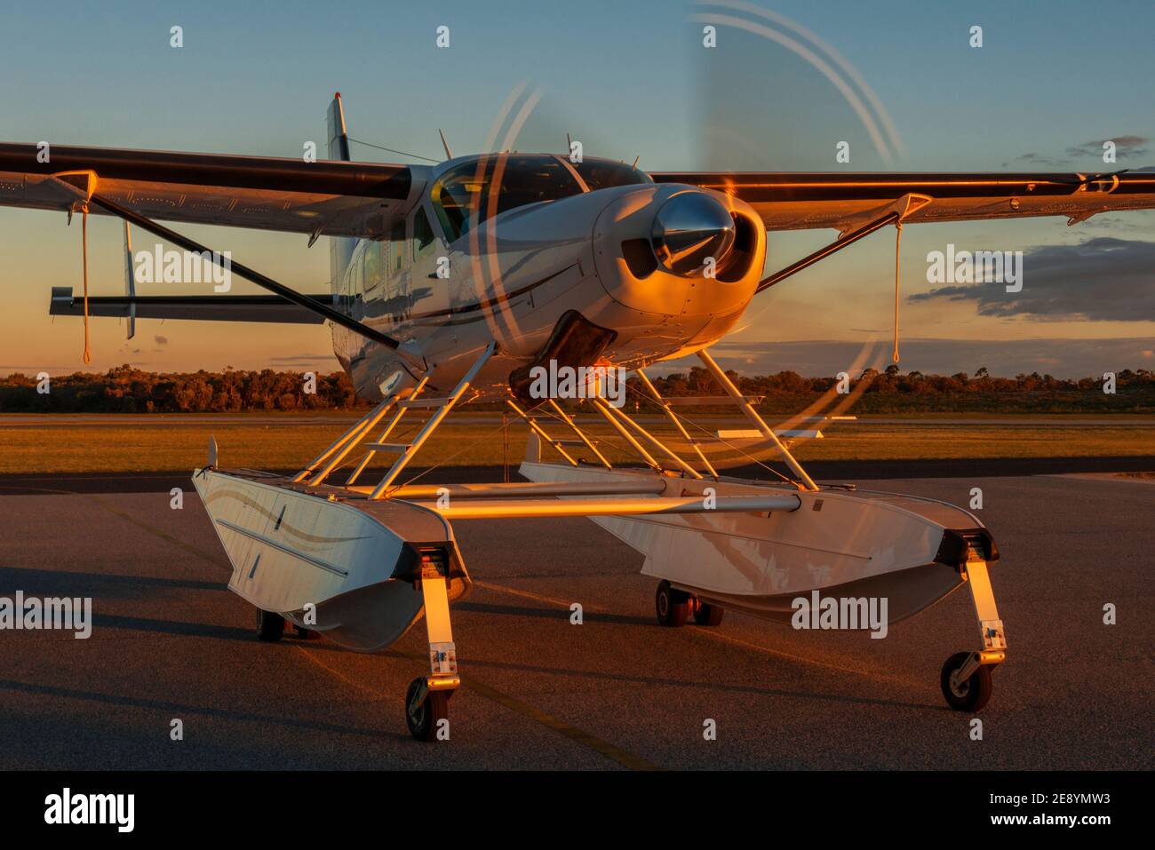 Cessna 208 floatplane hi-res stock photography and images - Alamy