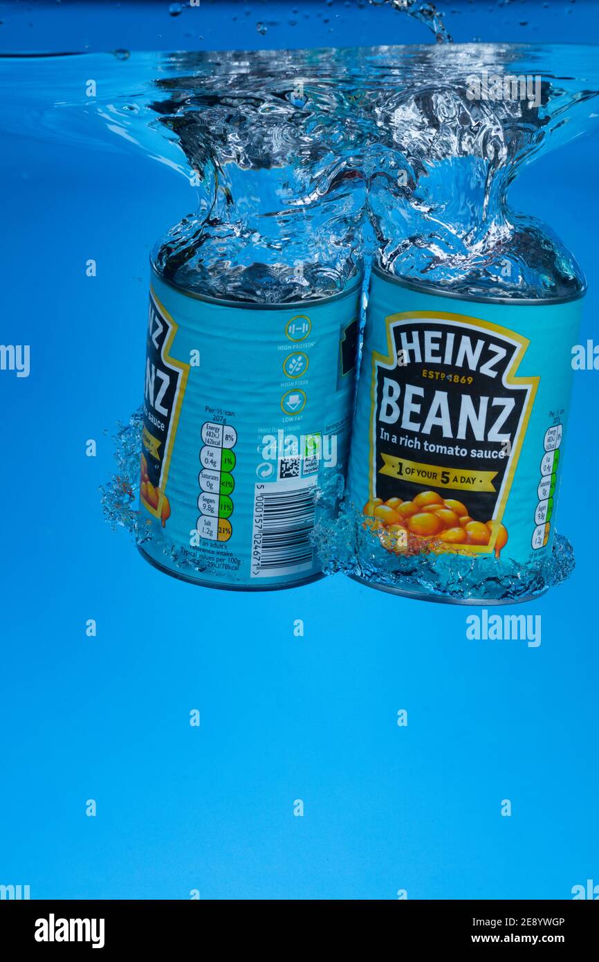 Objects dropped into water hi-res stock photography and images - Alamy