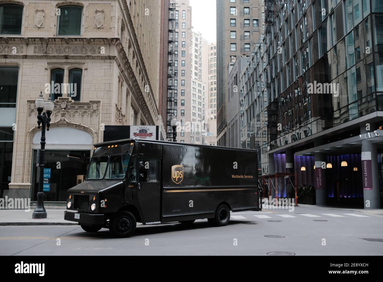 Downtown parcel delivery hi-res stock photography and images - Alamy