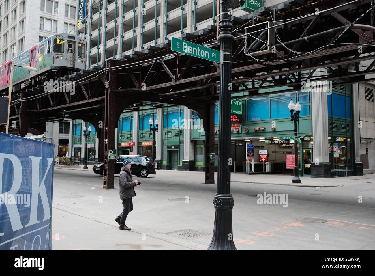 Chicago loop pedestrians hi-res stock photography and images - Alamy