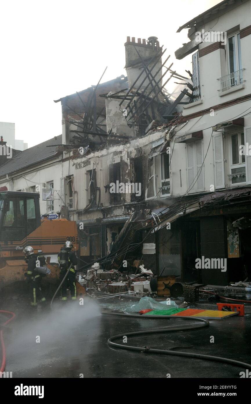 Gas workers scene explosion hi-res stock photography and images - Alamy