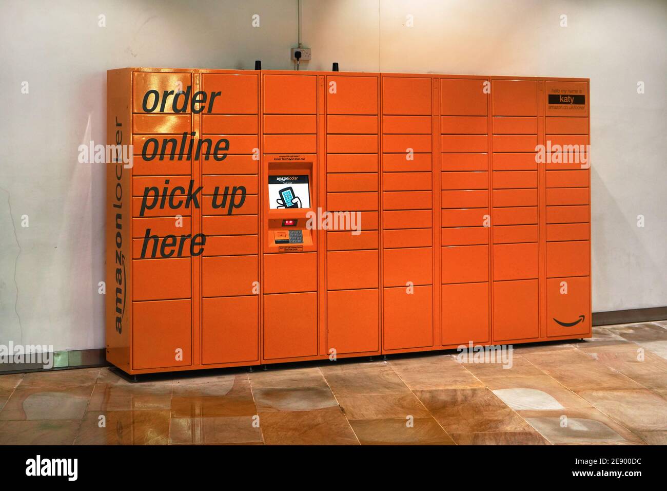 Amazon locker self service hi-res stock photography and images - Alamy