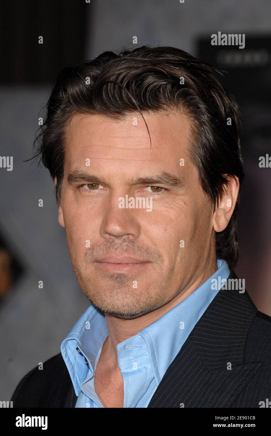 Josh Brolin attends the Miramax premiere of 'No Country For Old Men ...