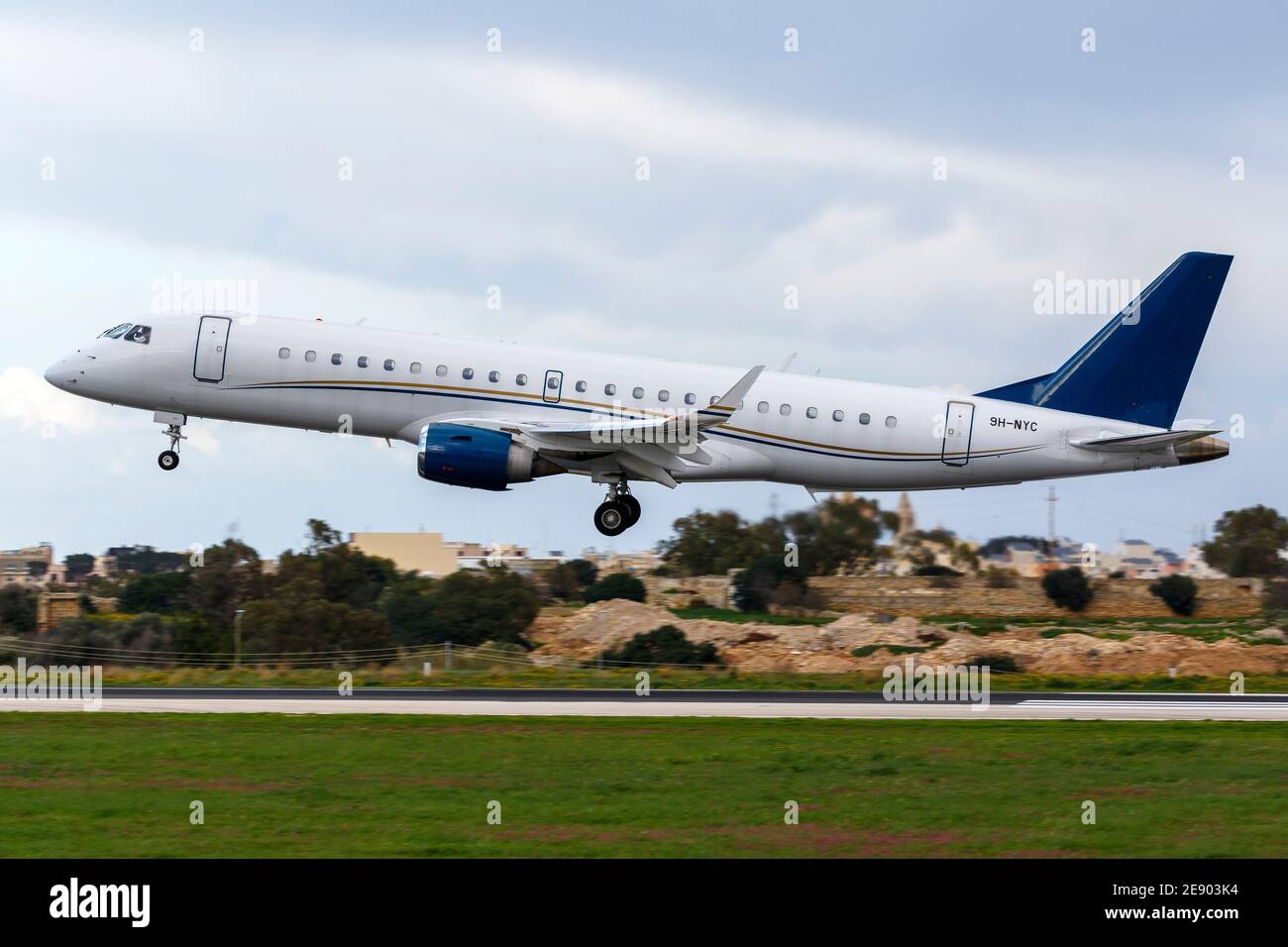 Embraer lineage 1000 hi-res stock photography and images - Alamy