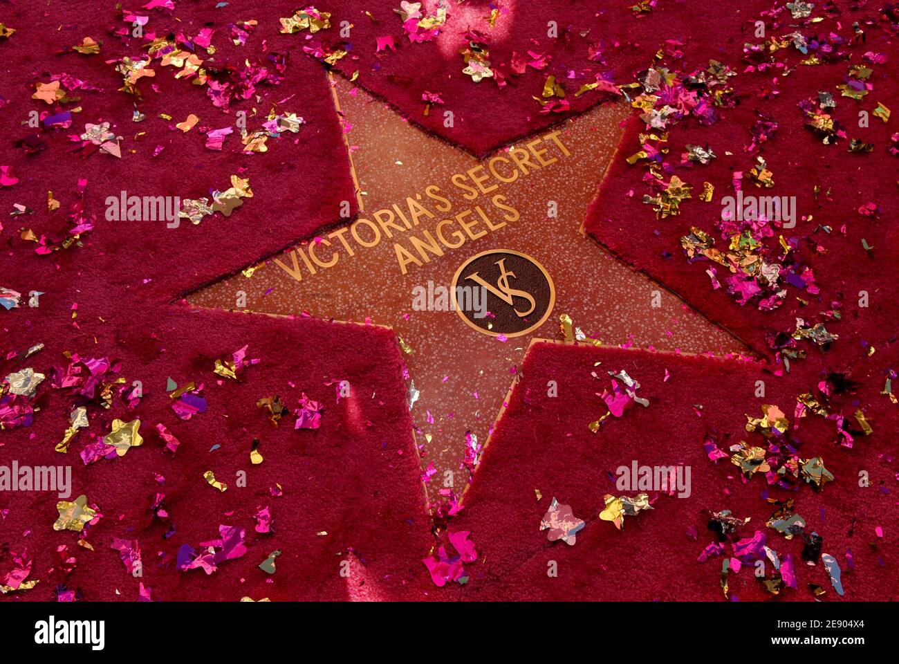 Victoria's Secret Angels Models are honored with the 'Award of ...