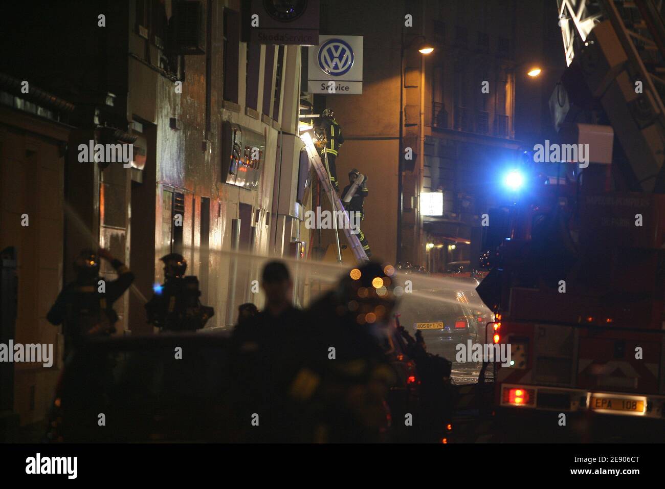 Paris car garage hi-res stock photography and images - Alamy