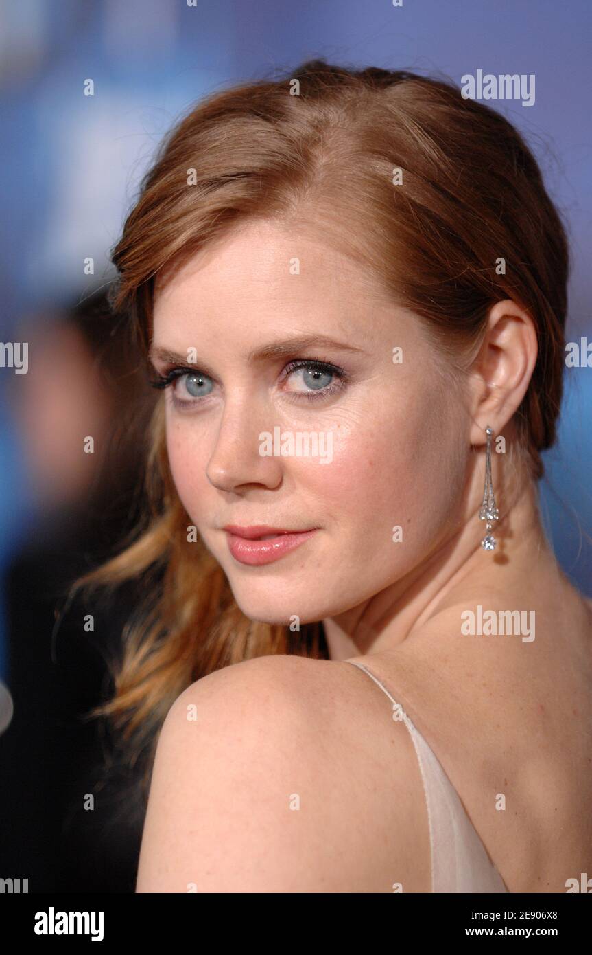 Amy Adams attends the premiere of Walt Disney's Studios 'Enchanted' at ...