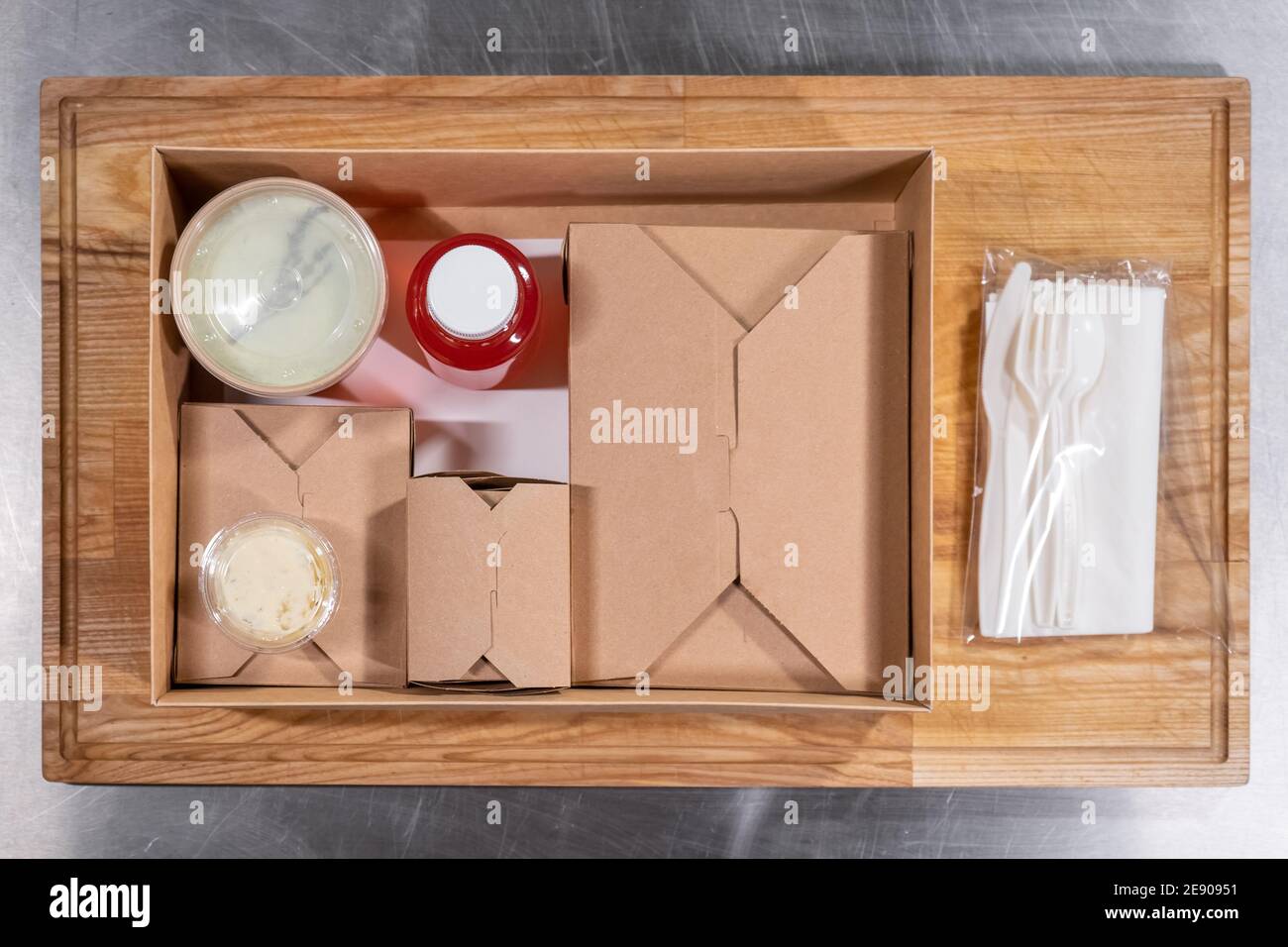 top view of kraft paper food containers with meal for delivery Stock ...