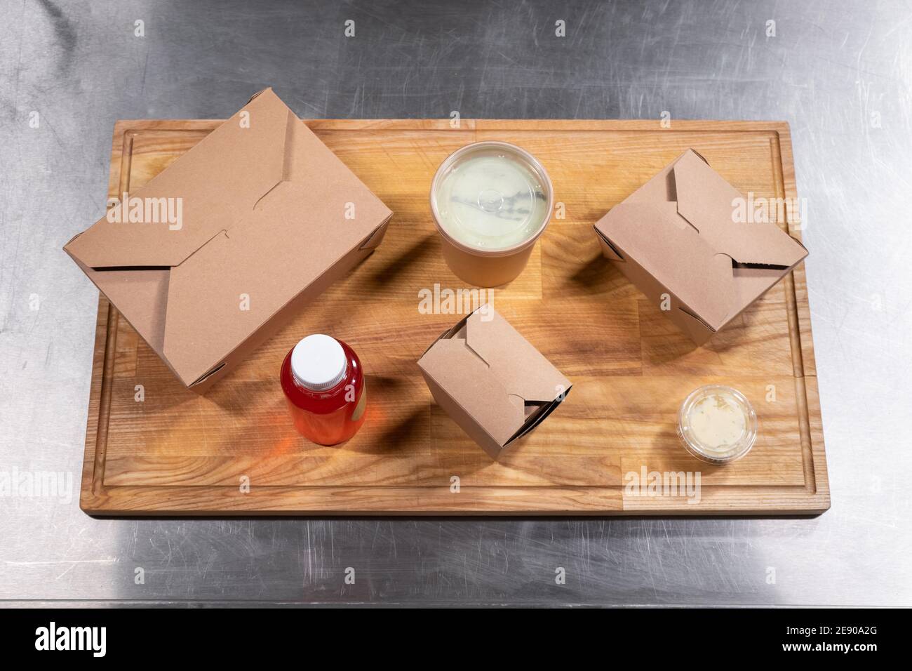 top view of kraft paper food containers with meal for delivery Stock ...