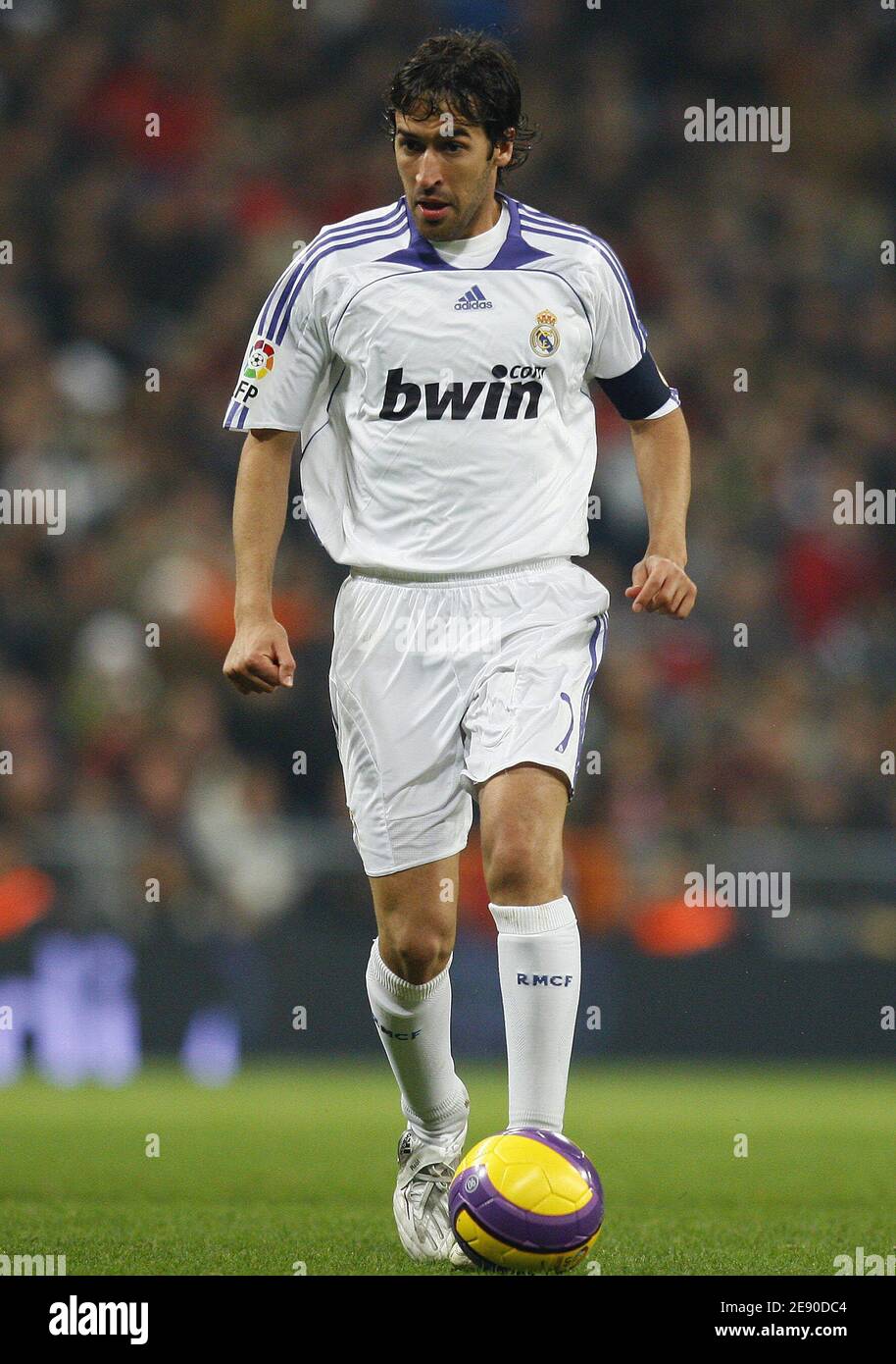 Real Madrid's Raul Gonzalez in action during the Spanish League soccer ...